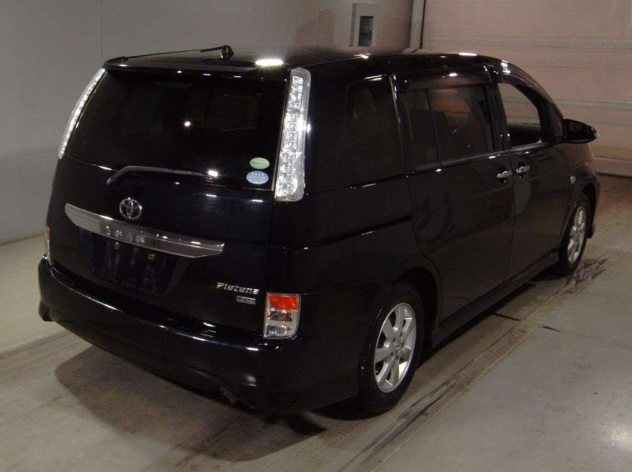 Toyota Isis V – Kozukue Motors