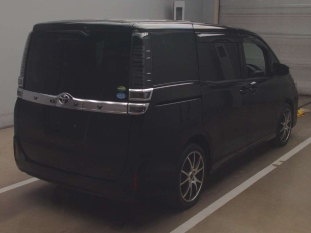 Toyota Voxy X – Kozukue Motors
